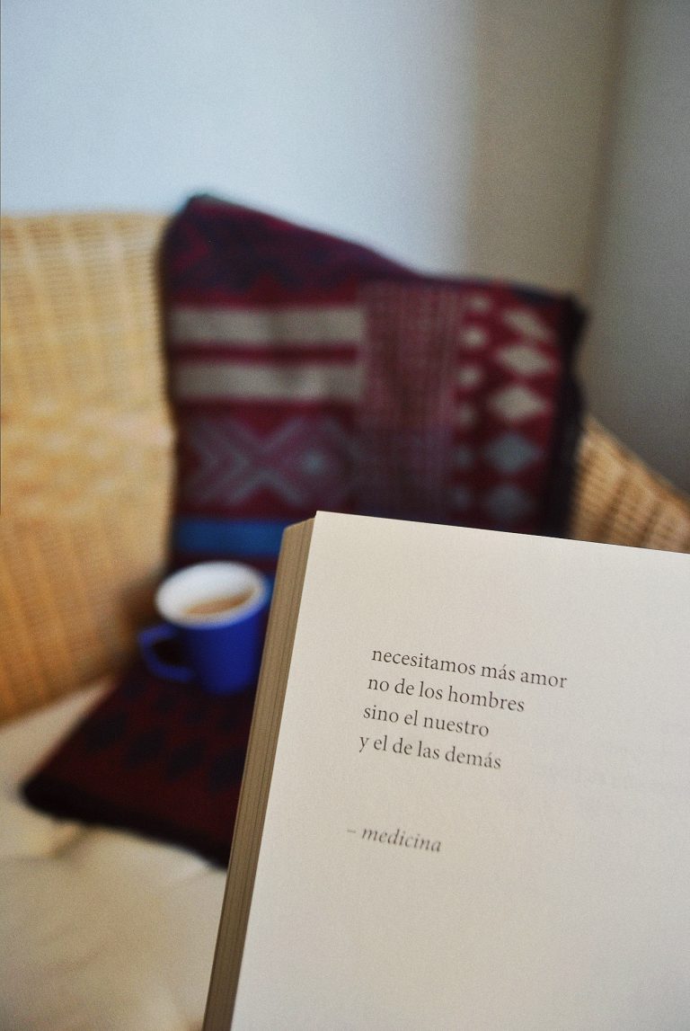 8-M, un día para leer a Rupi Kaur | Blog de Marta González